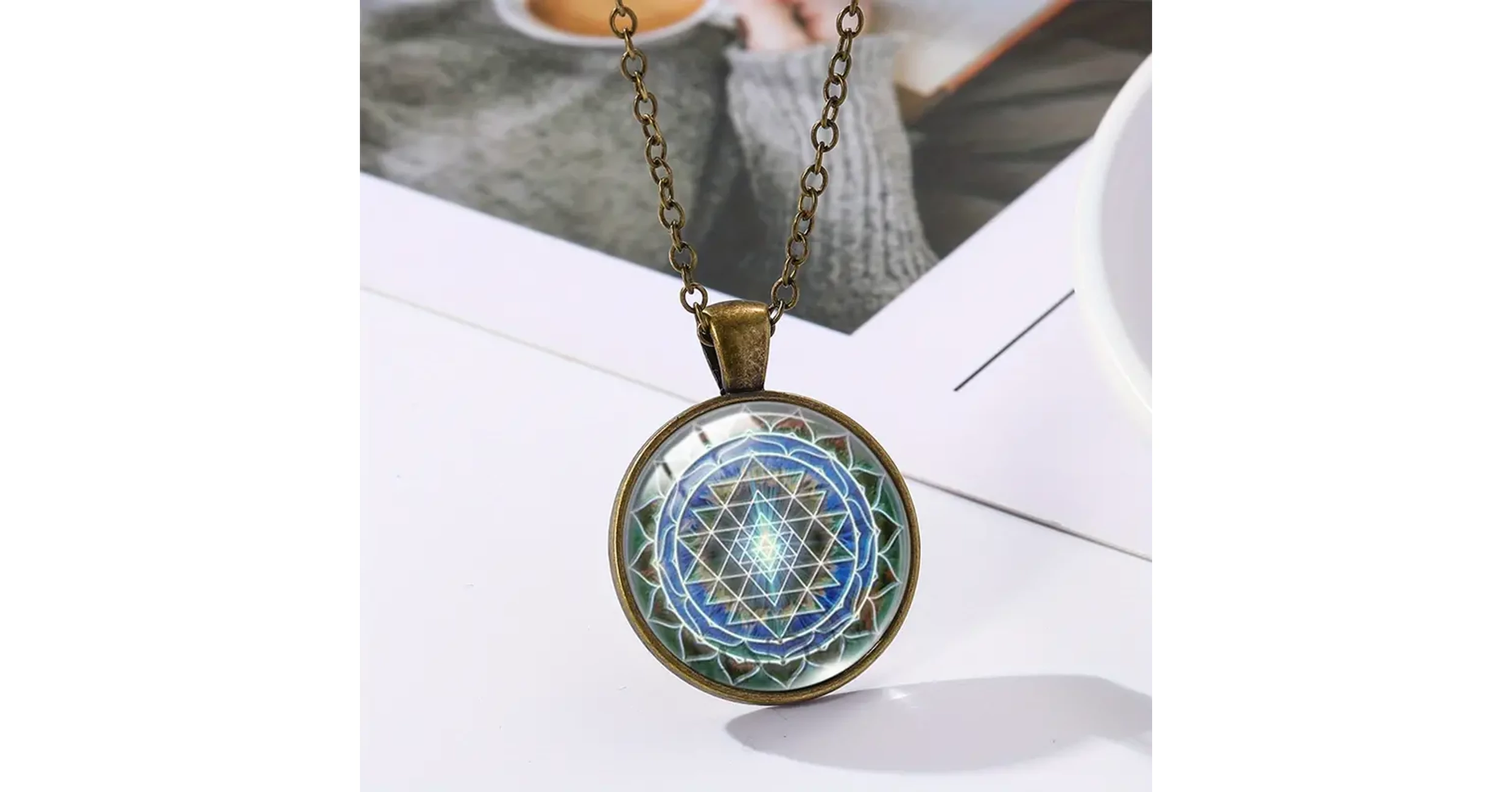 Sri Yantra Mandala medál láncon - Medálok, amulettek - Nepáli kézműves ...